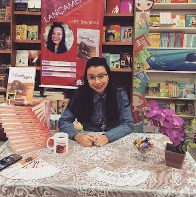 Entrevistando a autora: Larissa Barbosa - Portas erradas, Amores certos. - Luxando com Letras