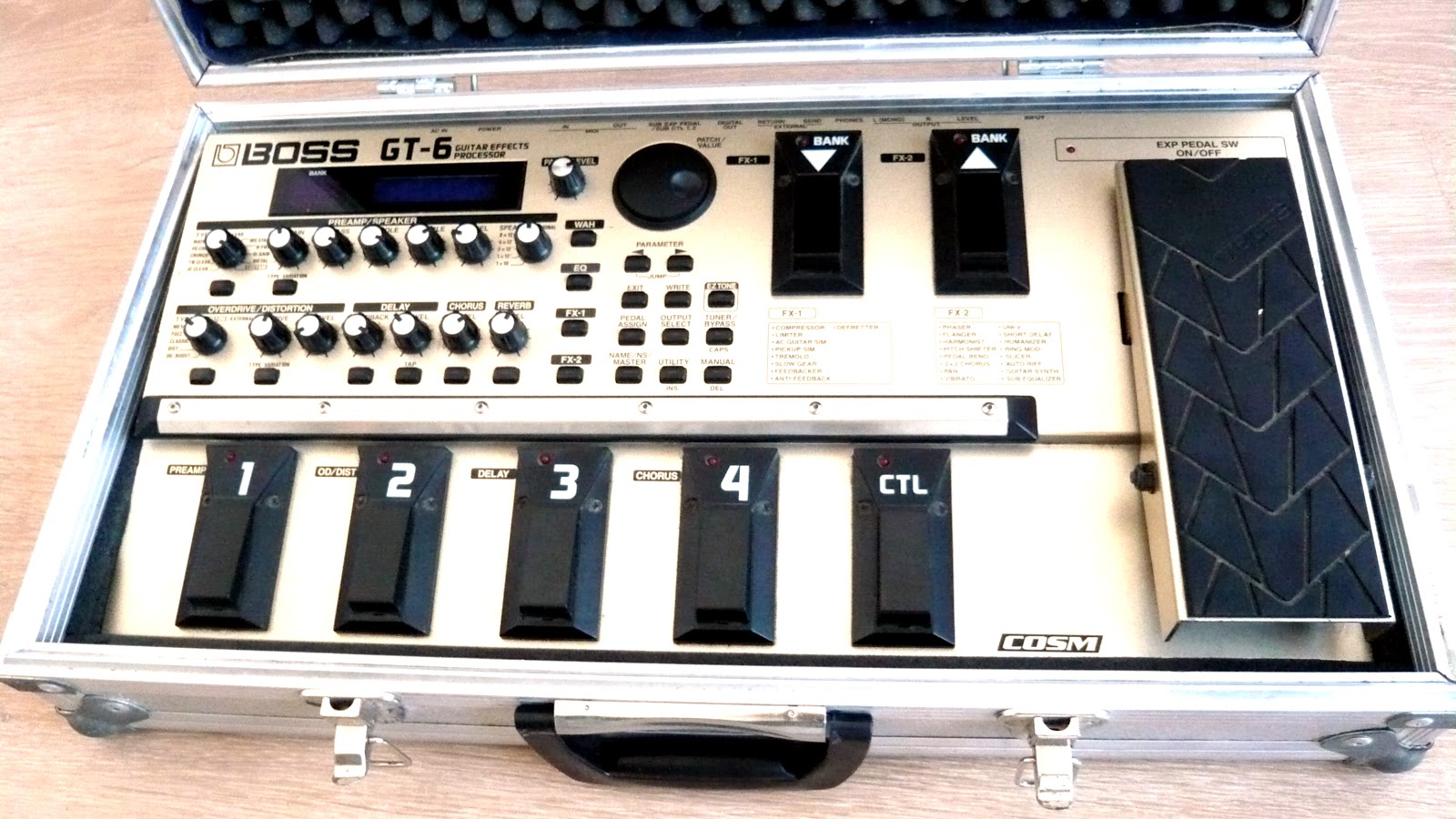 Media & Music Store: BOSS GT-6 + flightcase