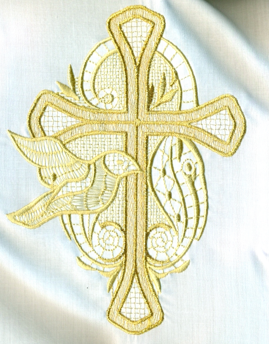 _ Los bordados de María _: CRUZ CON PALOMA Y PEZ