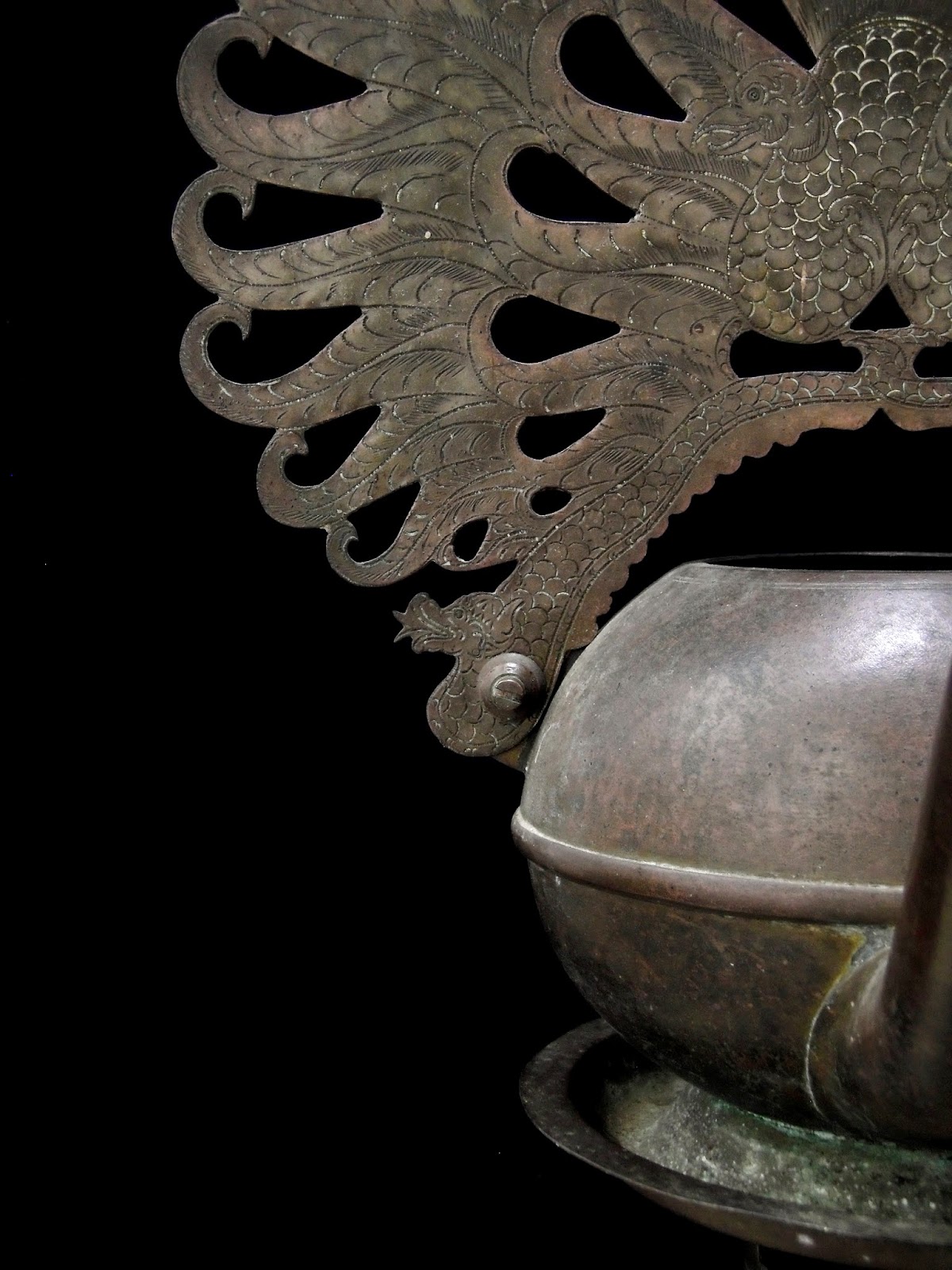 PATINA FOLK & ETHNOGRAPHIC ART: BLENCONG JAVANESE SHADOW PUPPET OIL LAMP