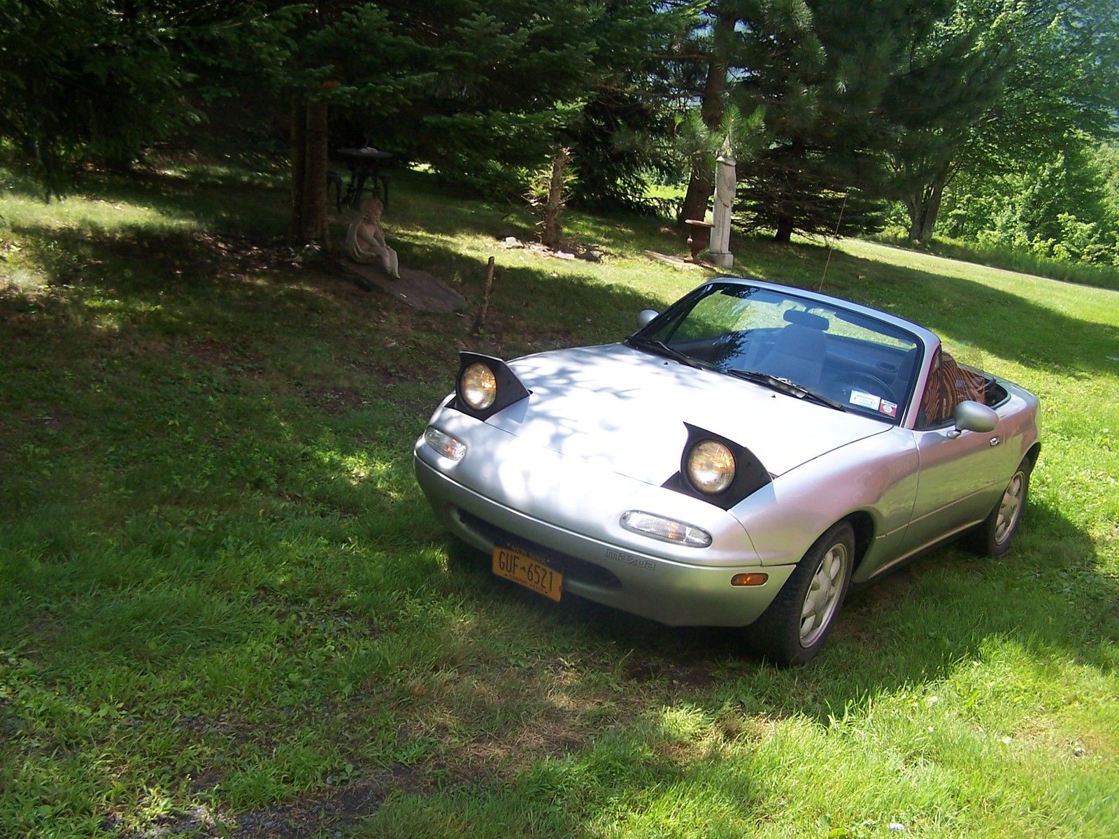 Man Capris: 1990 Mazda MX-5 Miata - DailyTurismo