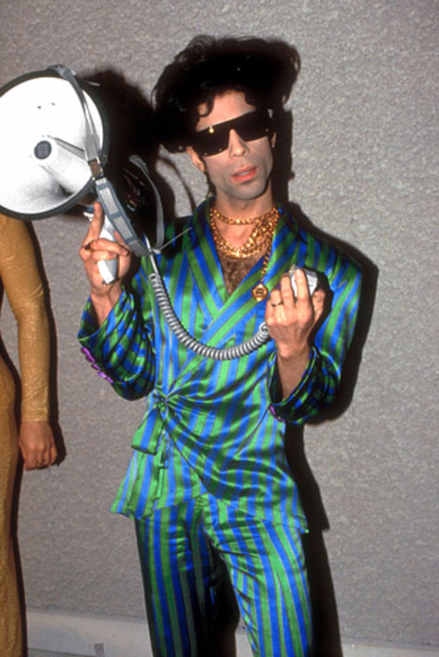 Remembering a Fashion Icon – A Look Back at 20 Prince's Best Fashion ...