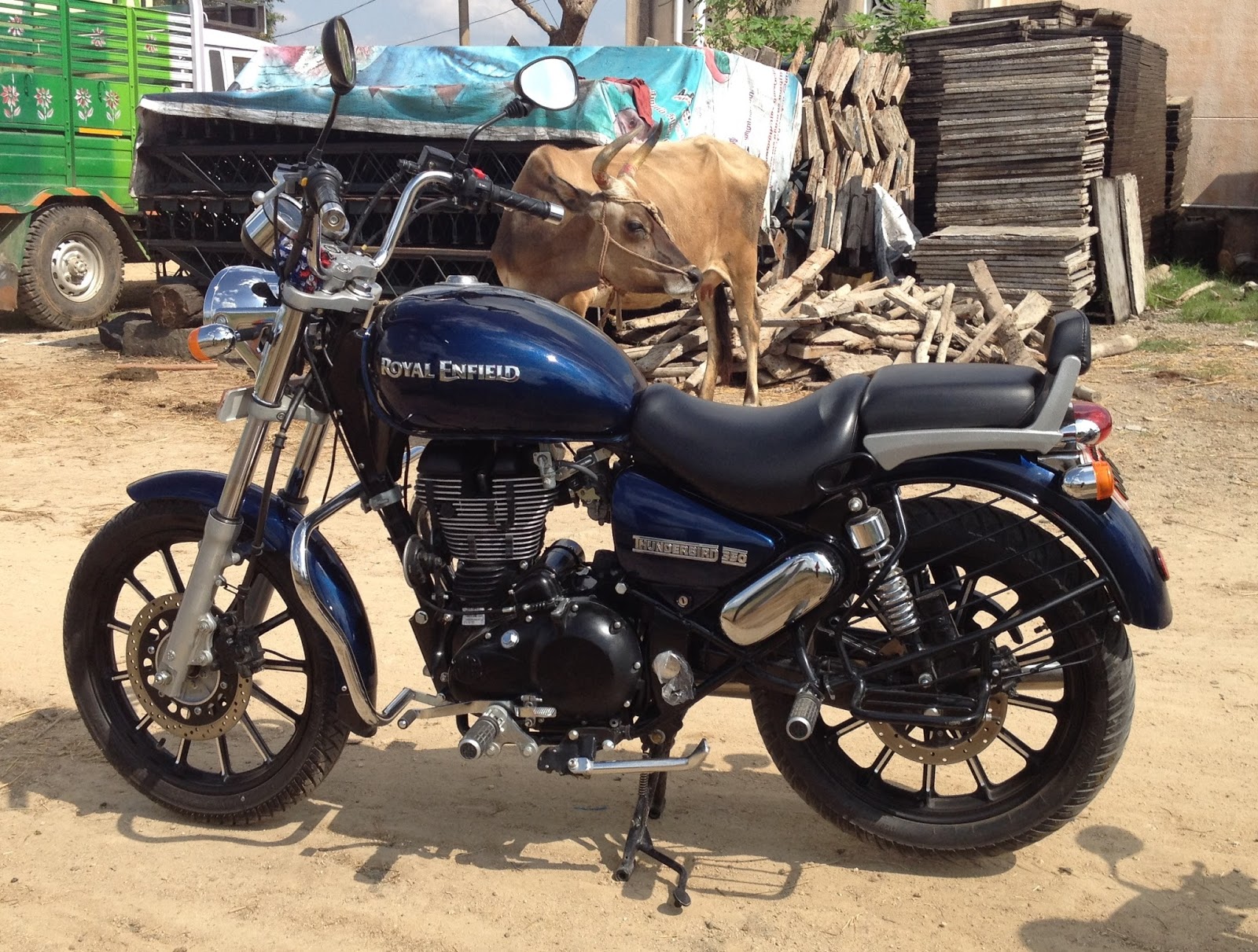 Royal Enfield Thunderbird 350 Wallpapers