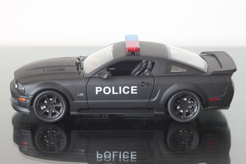 Welly 1/18 - 2007 Saleen S281 E Mustang (Police Car) | MasterLaoDa's BLOG