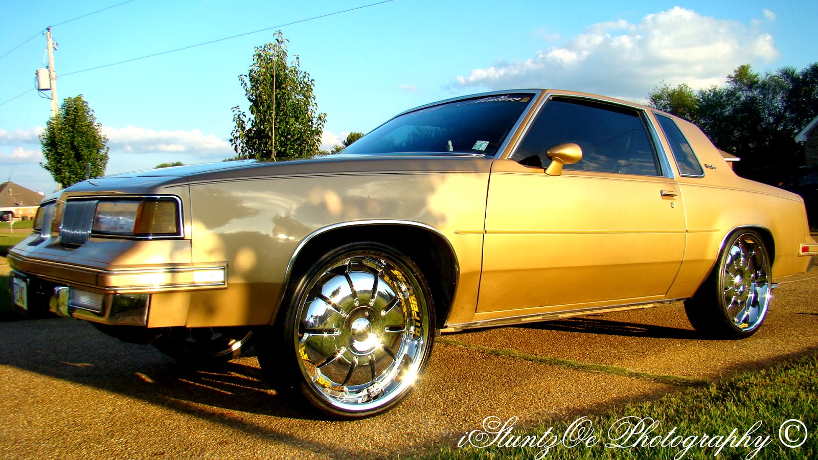 Photos By iStuntzOe: Deion's 87 Cutlass Supreme On 22's Squattin'