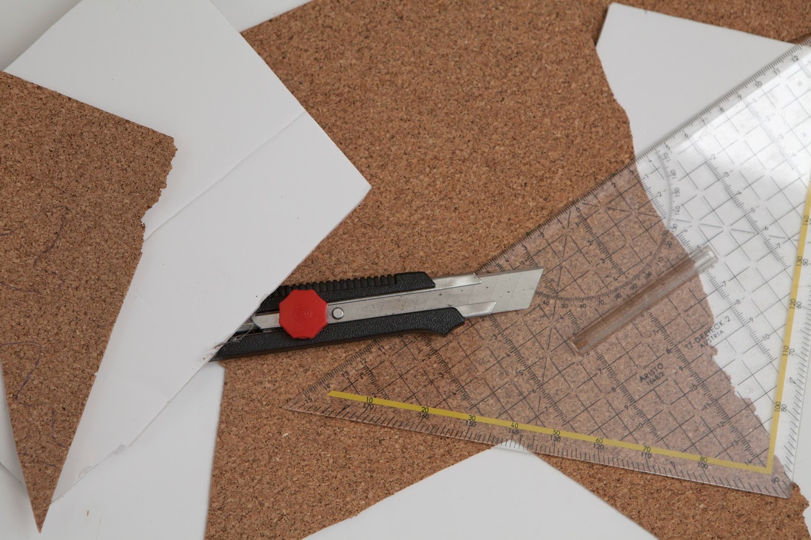 DIY : Geometric Pinboard | chic and sheep