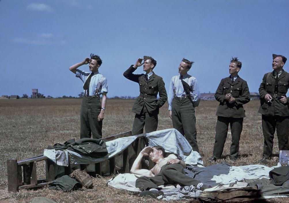 Wonderful Colour Photographs of World War II by Robert Capa ~ Vintage ...