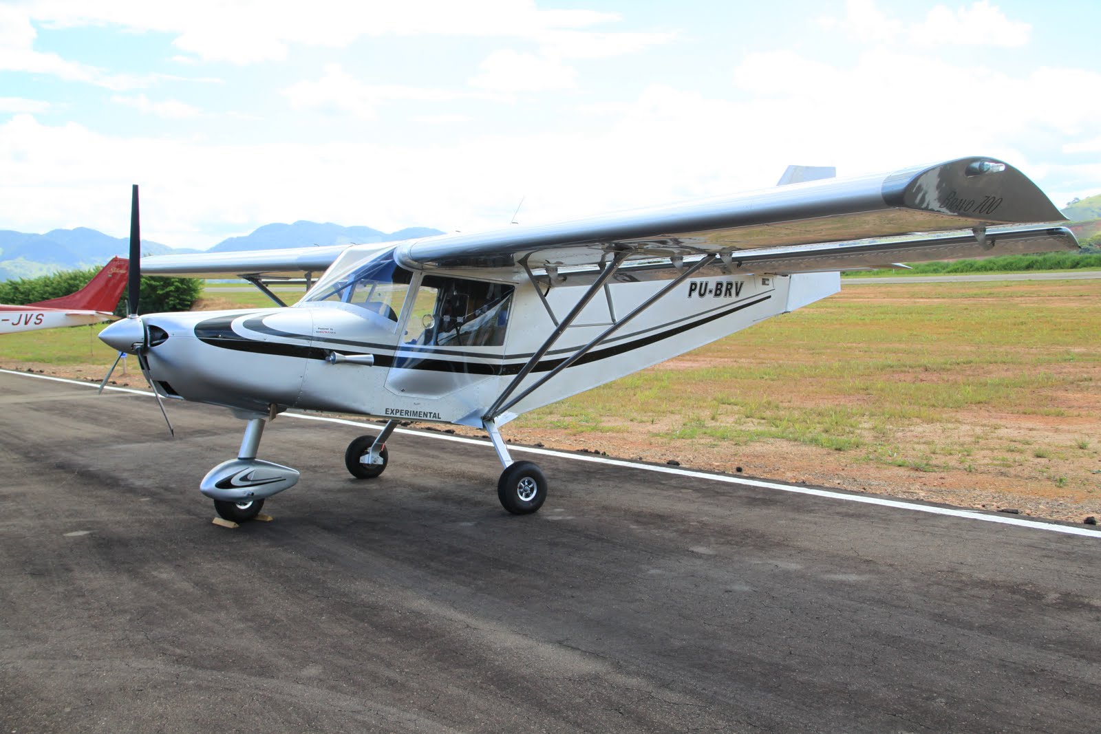 MIRACEMA: CURSO DE PILOTO DE ULTRALEVE EM ITAPERUNA