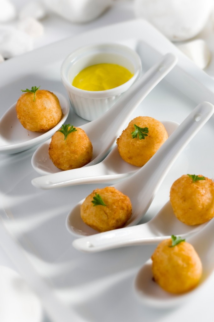 CHEFF ULISES - CATERING: BOCADITOS DULCES Y SALADOS