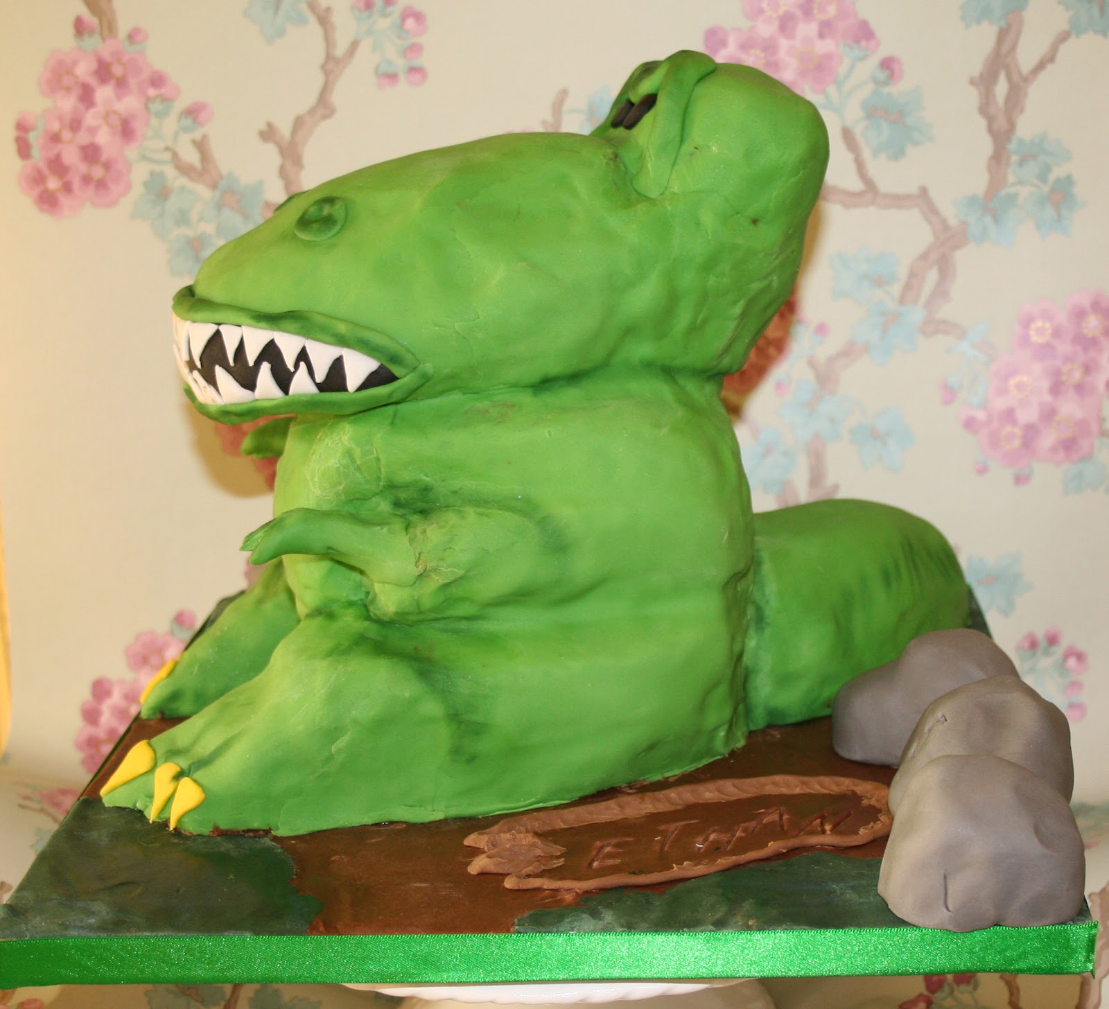 Chintzy Cakes: T-Rex Birthday Cake