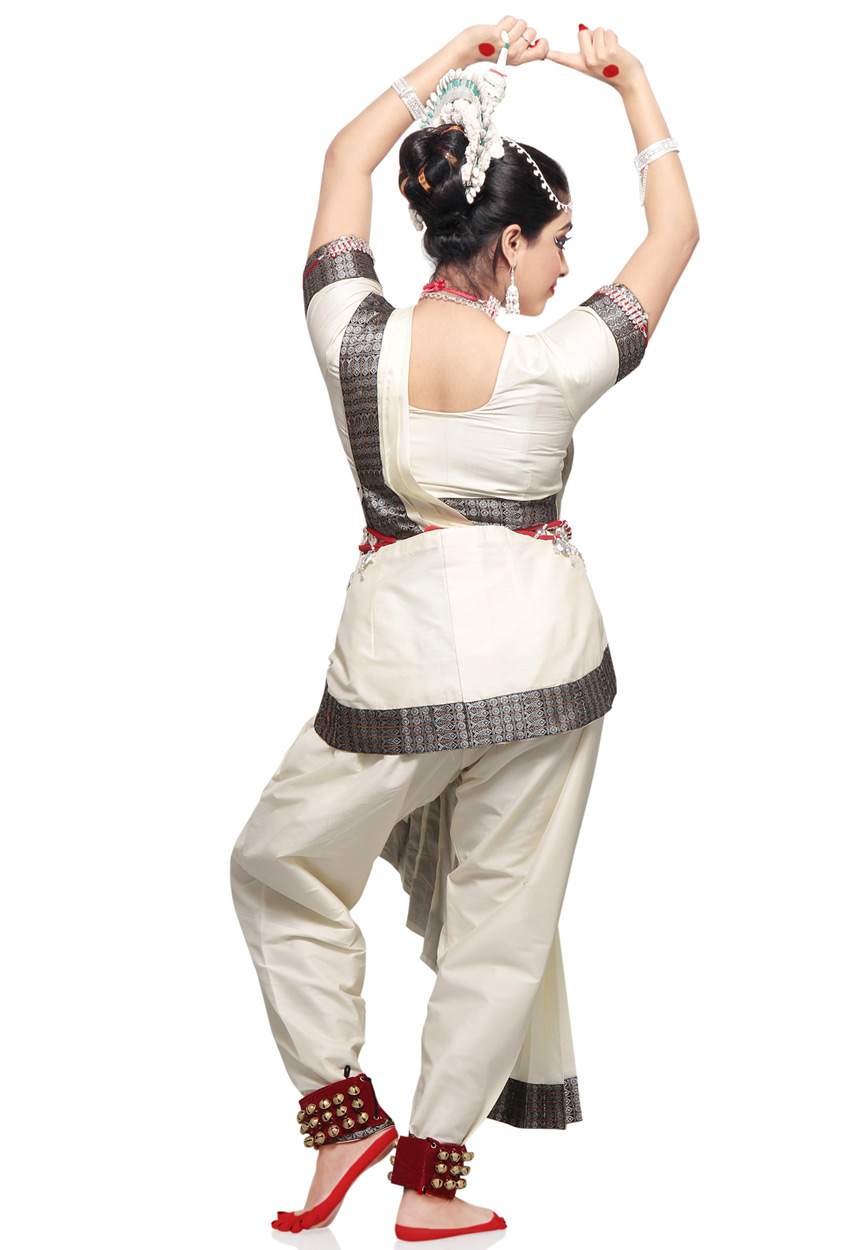 Odissi : COSTUME AND MAKE UP OF ODISSI