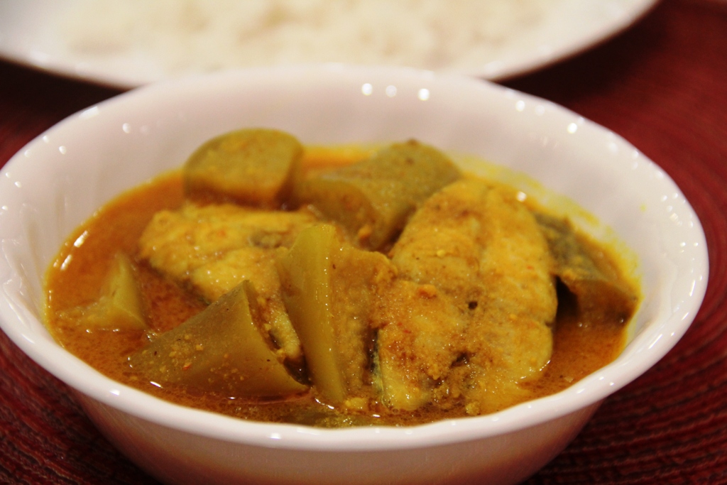 Petite Nyonya's Kitchen...for all seasons: Mom's Nyonya Kuah Lada (Fish ...