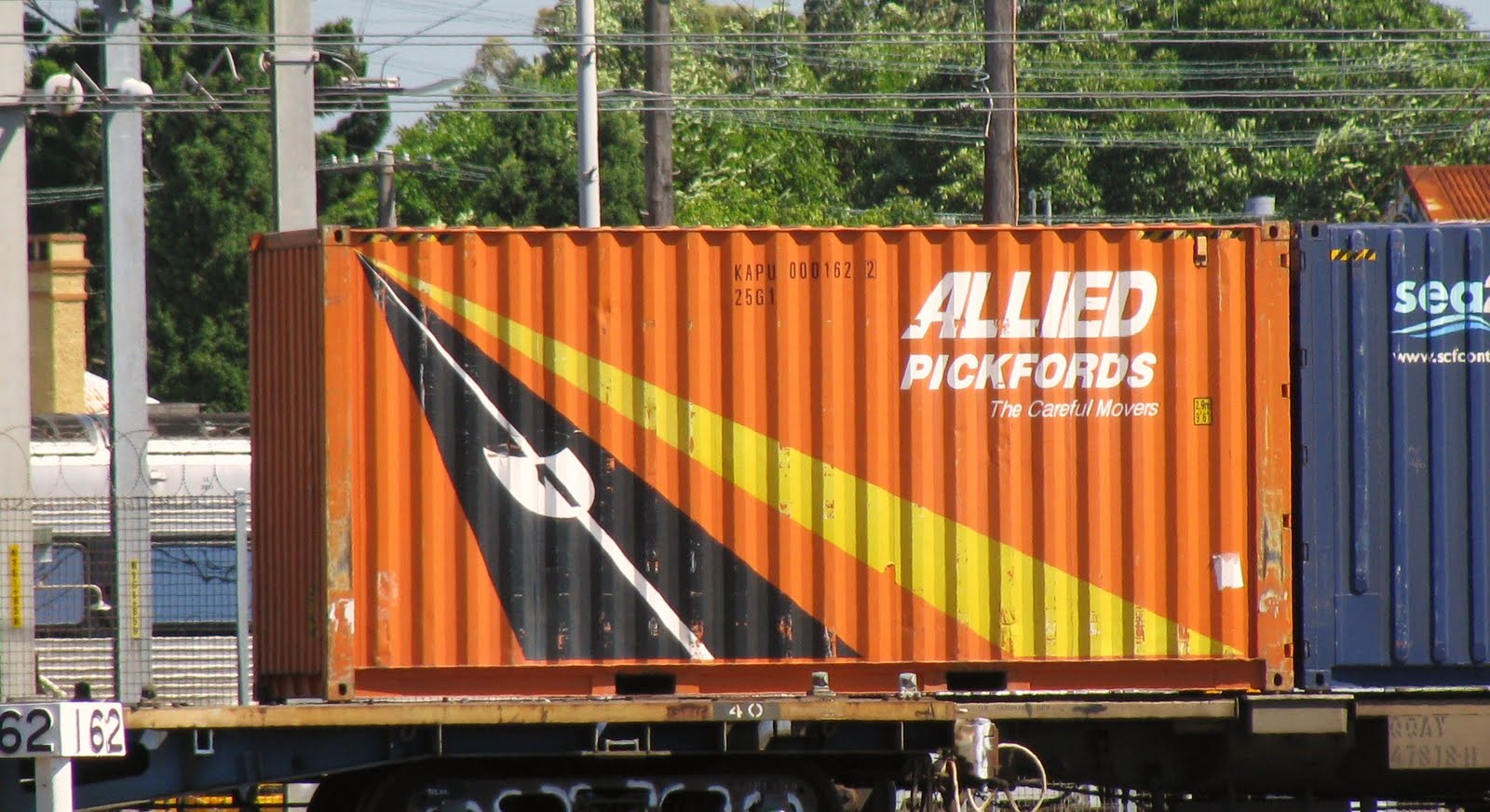 rusted2therails: 20 ft containers