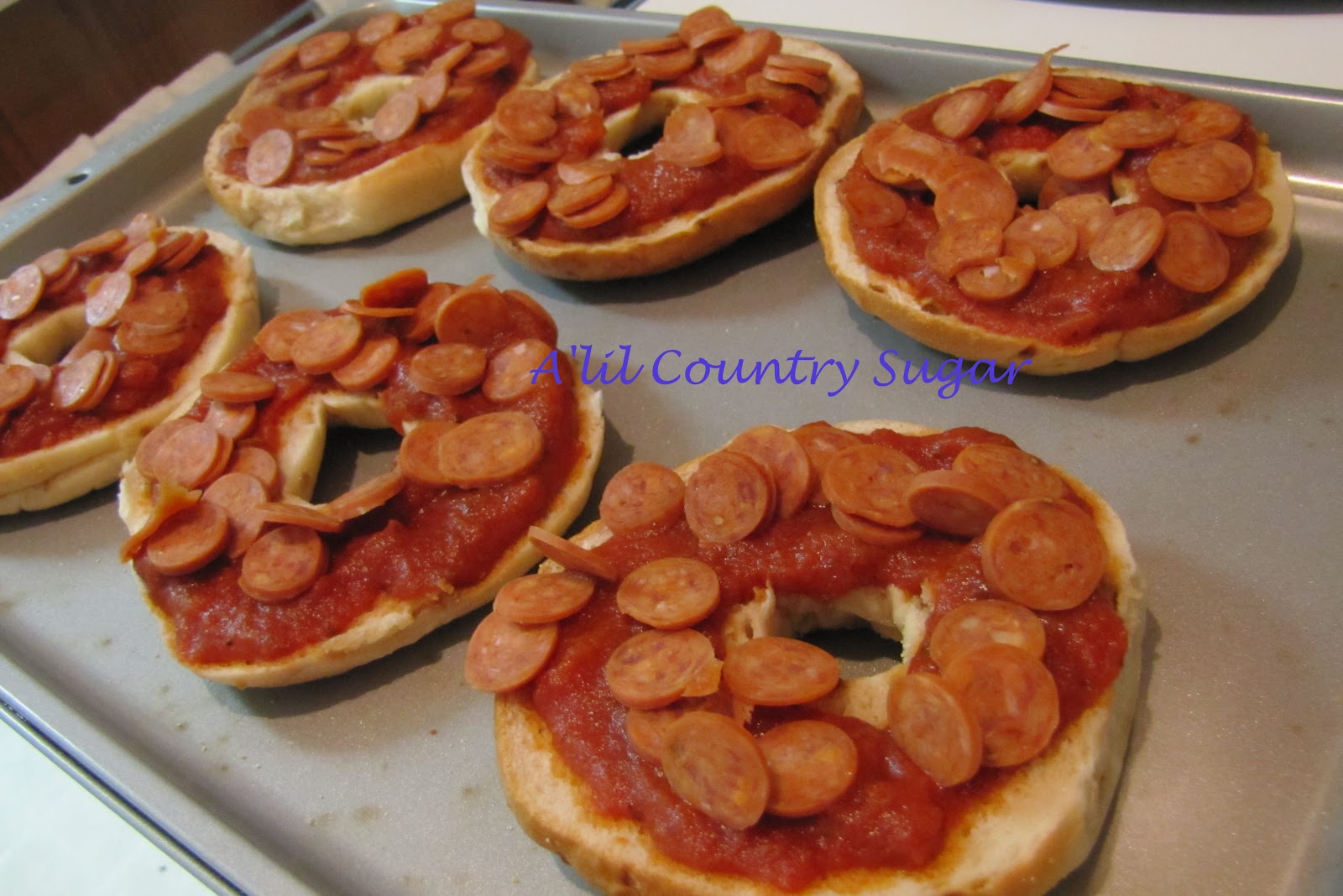 A'lil Country Sugar: Sometimes It's Gotta Be Quick: Onion Bagel Pizza