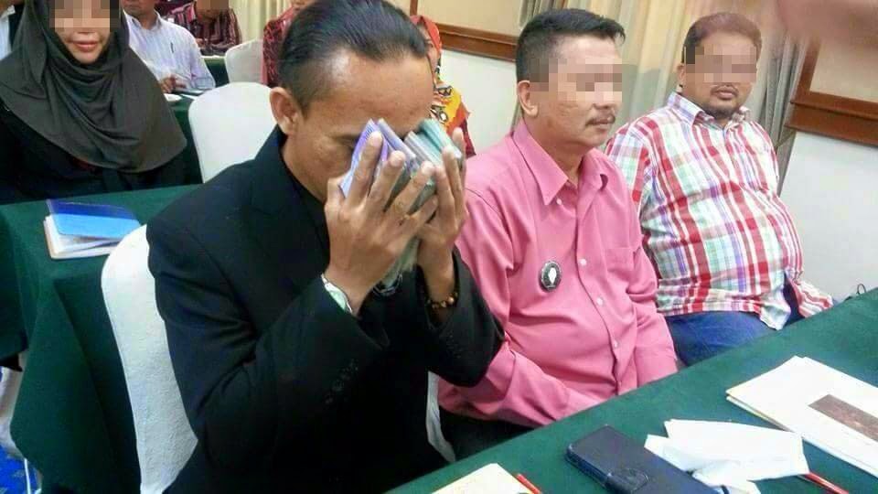 Buasir Otak: Melayu bakal jadi jutawan dengan ritual cium duit