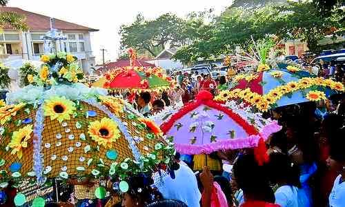 Philippe NOEL - VIRLANIE: Flores de Mayo : fête catholique et Aglipayan