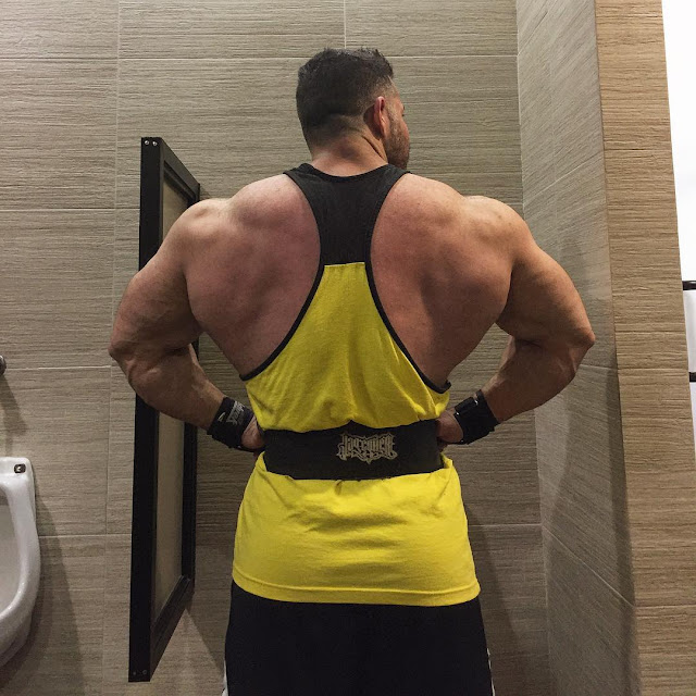 Muscle Lover: Mexican IFBB Pro bodybuilder Juan Carlos Graham