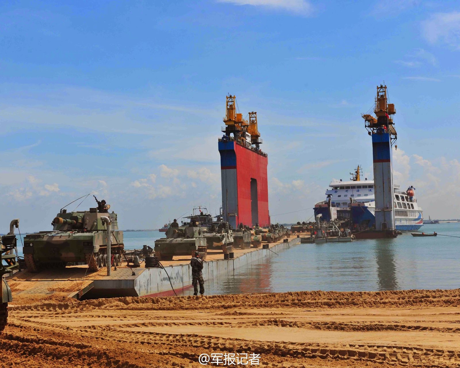 China Defense Blog: Photo of the day: PLA's Mobile Loading Dock and Lo ...