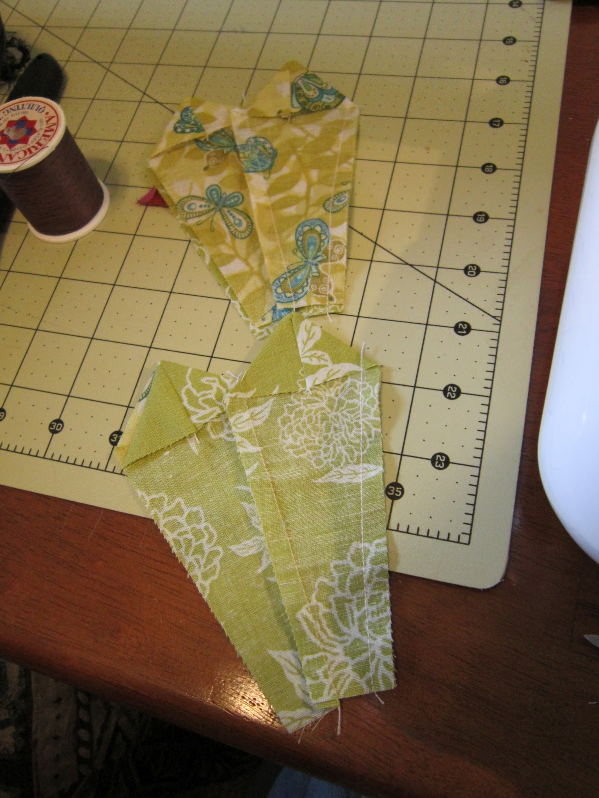 Missy's Homemaking Adventures: More Dresden Plates and Butterflies