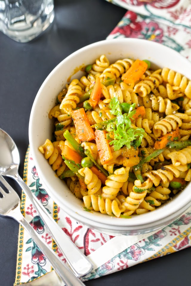 SASI'S KITCHEN: Pasta with Roasted Bell Pepper & Cilantro "Vegan" Sauce