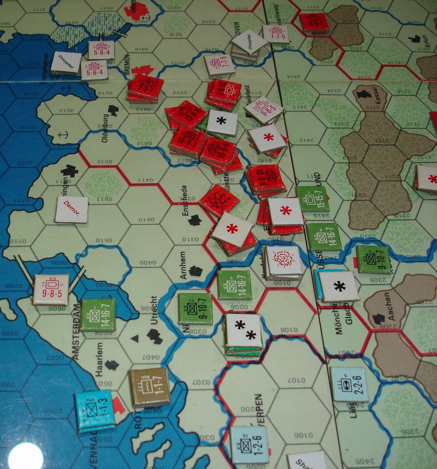 One Sided Miniature Wargaming Discourse: GDW - World War Three - Game ...