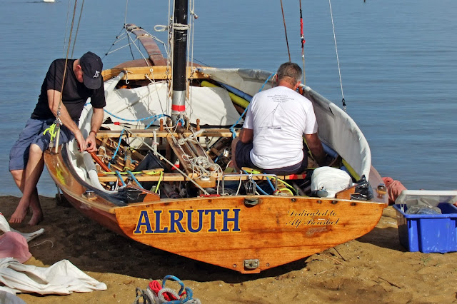 Earwigoagin: Transom Shapes on the Australian Historical 18's