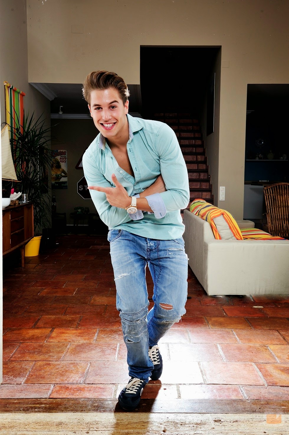 Abraham: Un dandy en Gandía - Gandia / Super Shore Spain