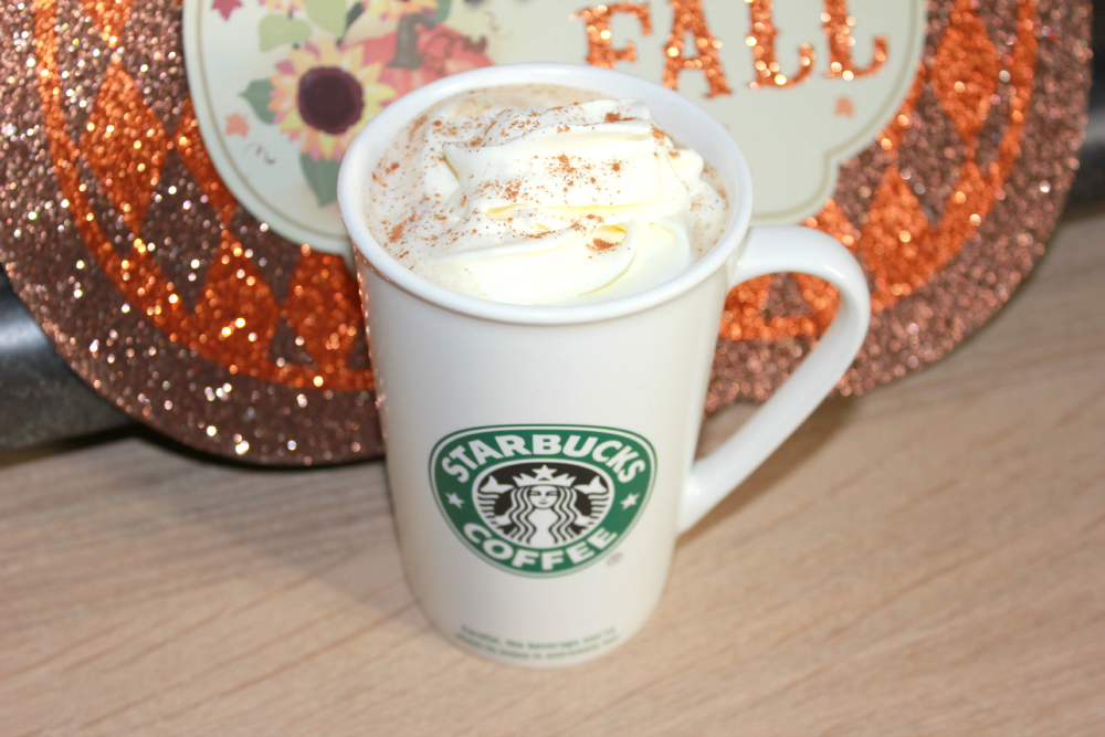 Easy Homemade Pumpkin Spice Latte Recipe | Eline Blaise