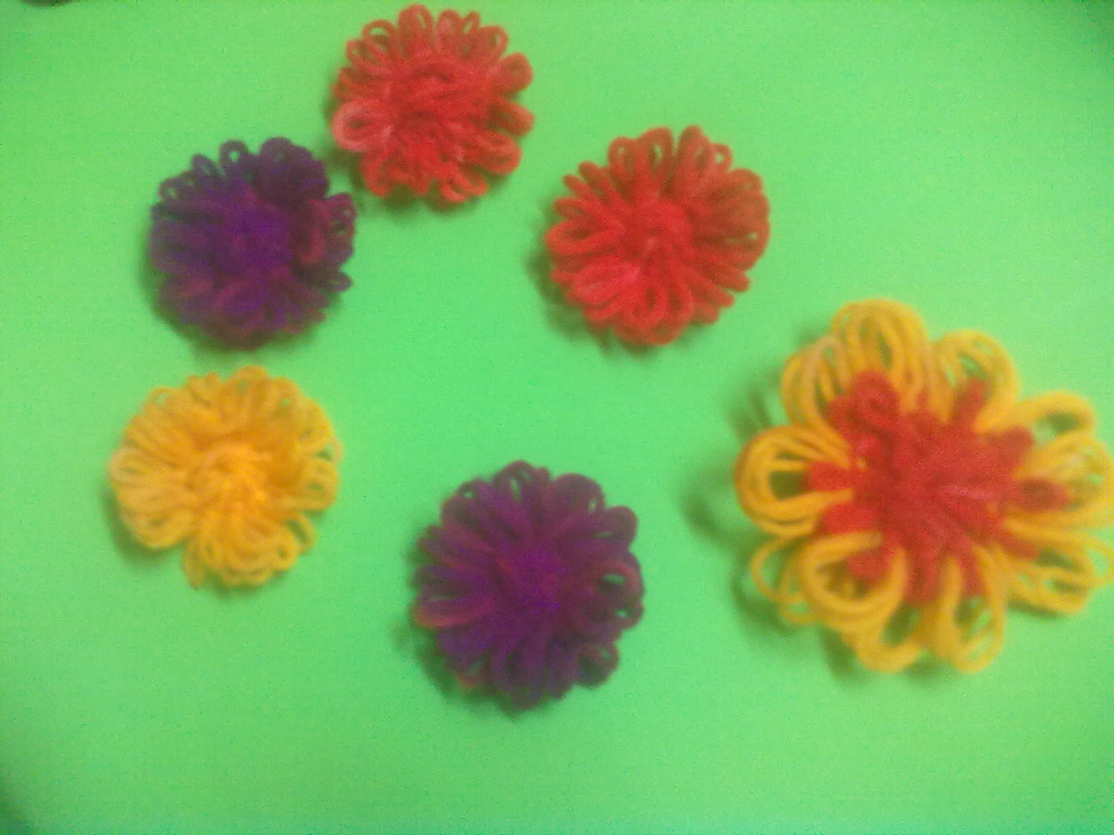 Theepz Crafts: Woolen flowers woven