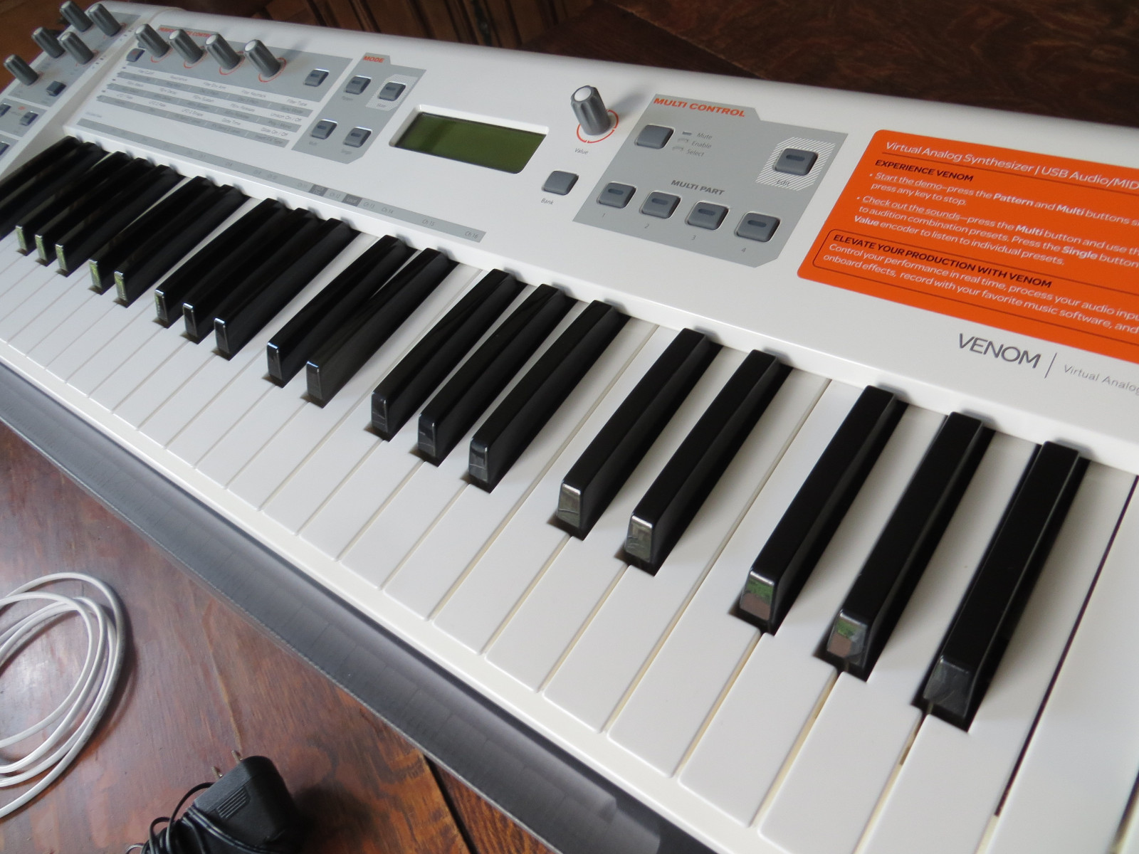 MATRIXSYNTH-B: M-AUDIO VENOM with Original Box