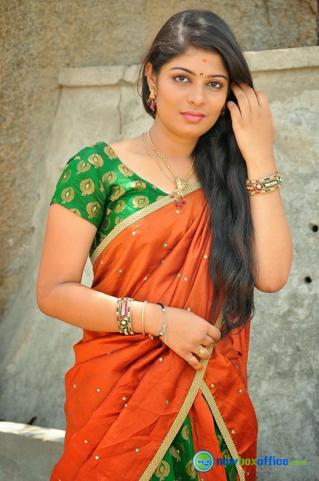 Anusha South Actress Hot Photos In Saree - Bollywood Actress Photos