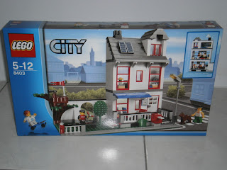 Toy A Day: #702 of Year 2 Lego 8403 City House
