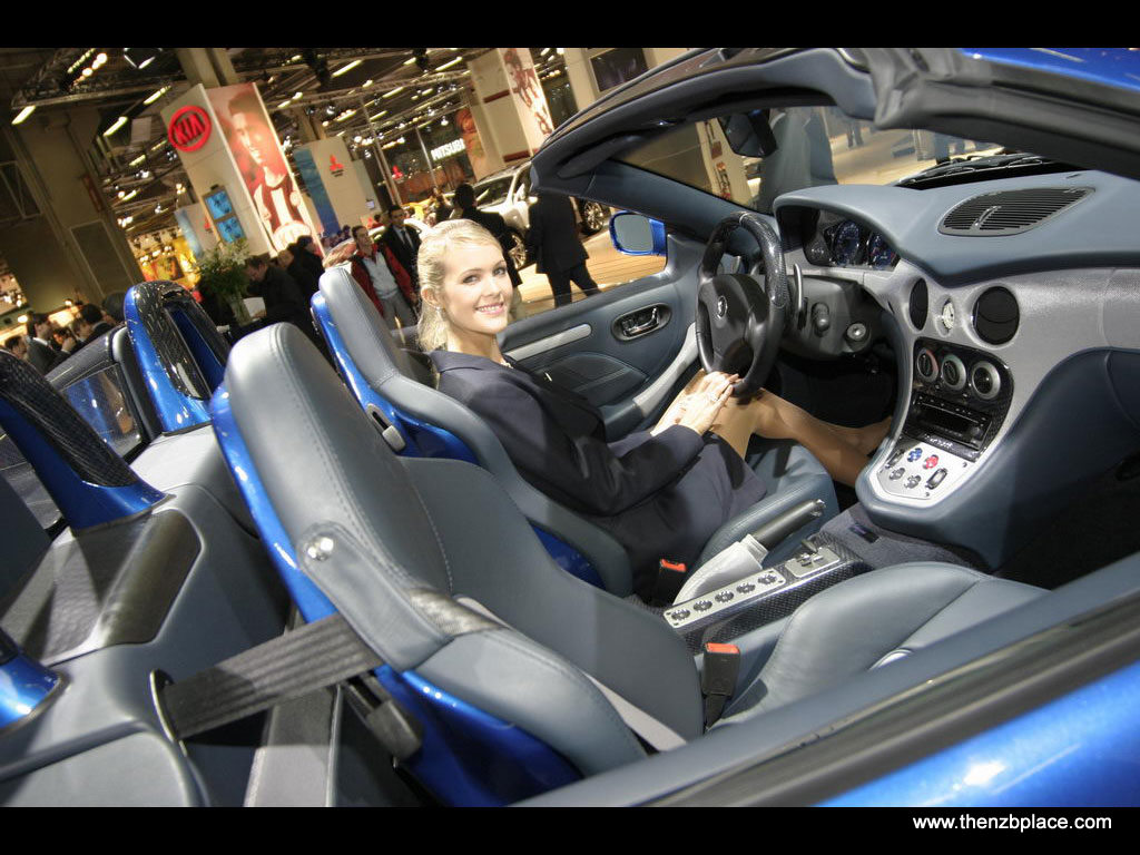 luxury car girl RGUSM4R6FYMC gallery USA | The World's Most Beautiful Cars