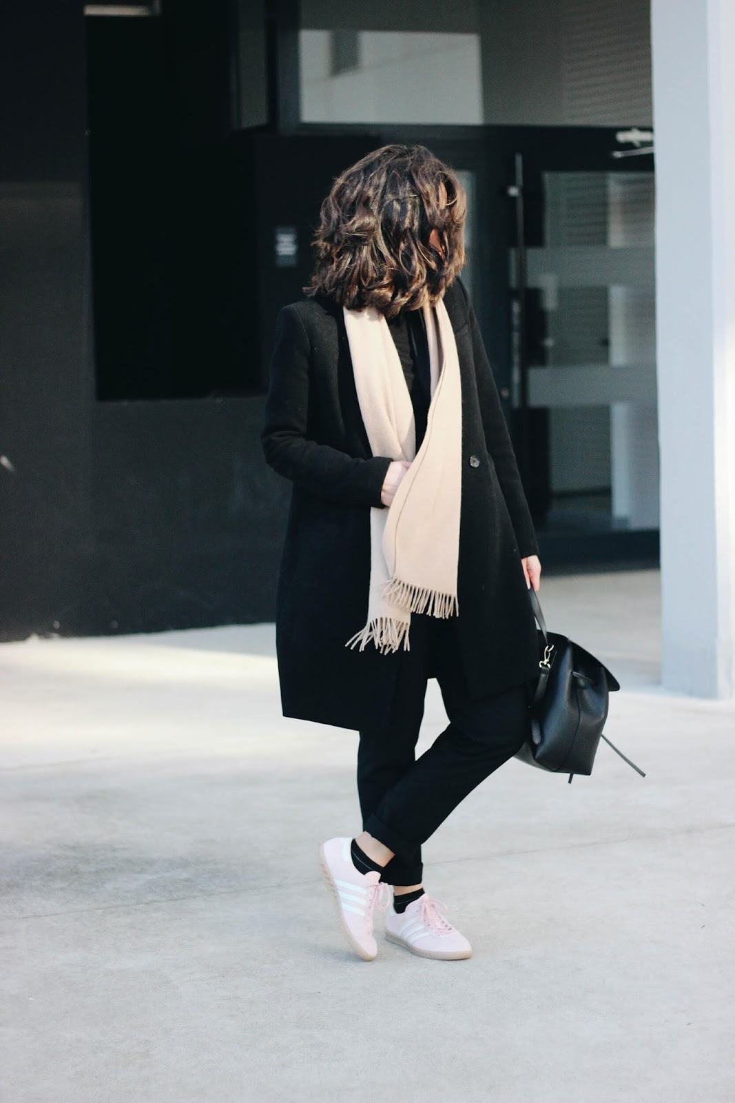 ALL BLACK | Romalo's blog | Fashion blogger | Laid back and minimal style