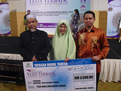 ISDEV NEWS: RADIEAH WON TAN SRI MUHYIDDIN MOHD YASSIN BEST MASTER THESIS AWARD 2010
