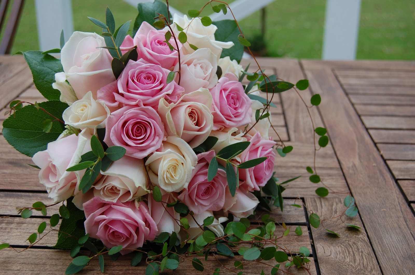 Diana`s: lyserød brudebuket,og hårpynt