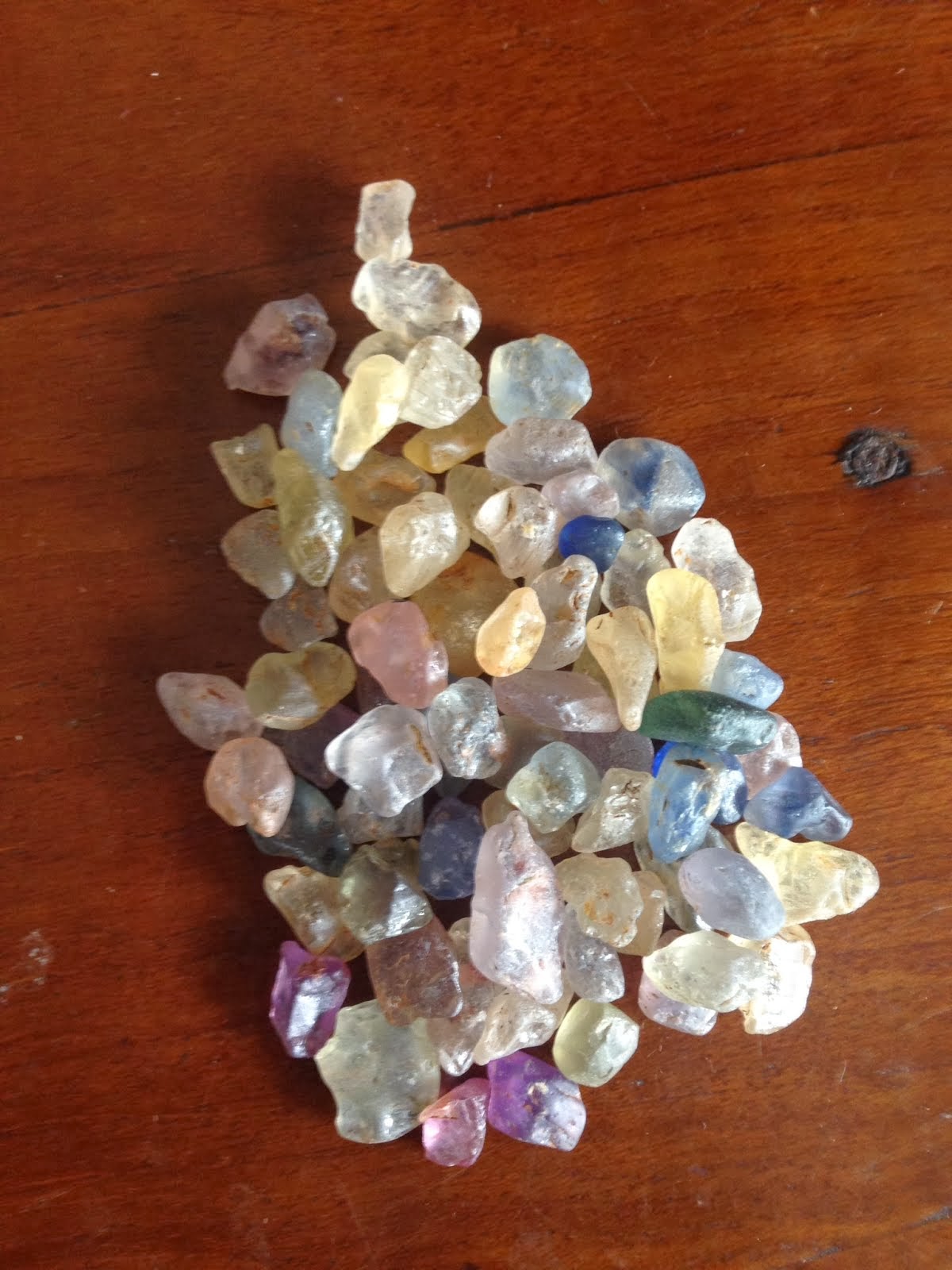 ASHKAR GEMS: Sri lankan "Geuda". 97pcs mix sapphire