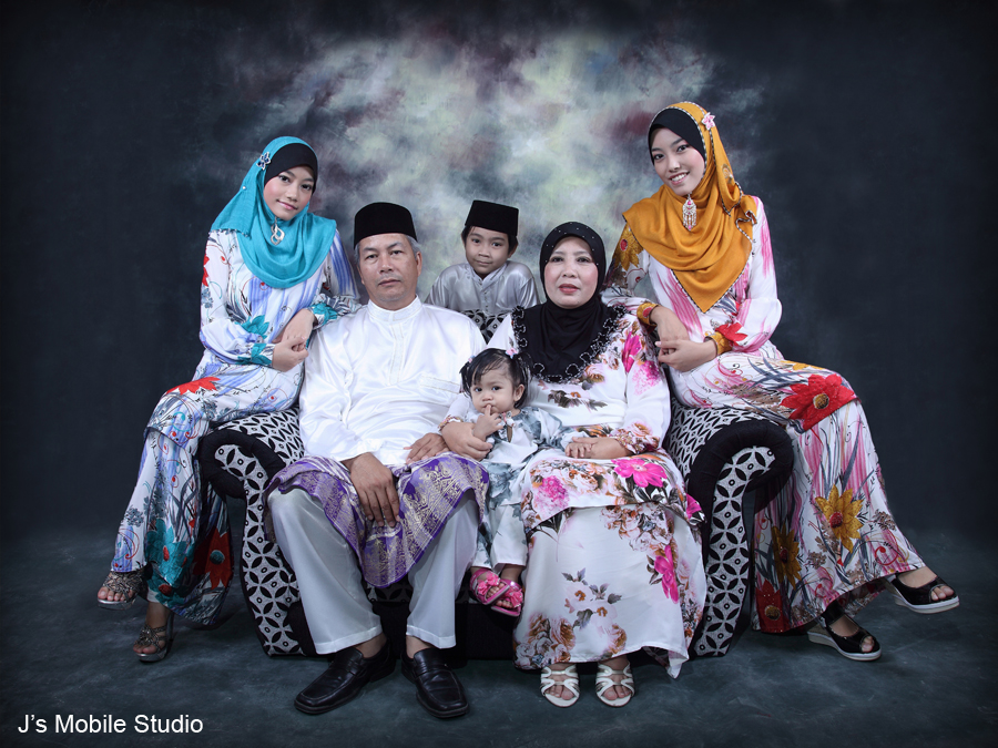 J's Mobile Studio: Hayati's Family Raya Photo Shoot