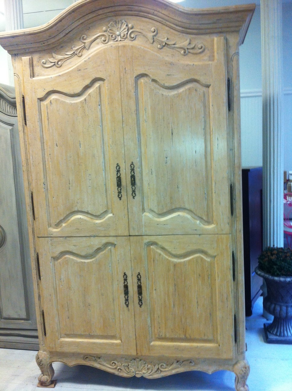 Maison Decor: Shabby Chic Chateau Armoire