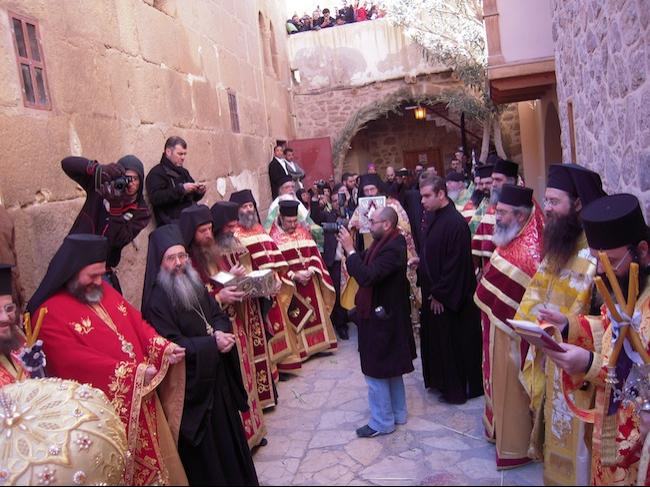 ΑΠΑΝΤΑ ΟΡΘΟΔΟΞΙΑΣ: Η ΘΕΙΑ ΛΕΙΤΟΥΡΓΙΑ ΠΟΥ ΕΓΙΝΕ ΣΗΜΕΡΑ ΣΤΙΣ 8-12-11 ΣΤΗΝ ...
