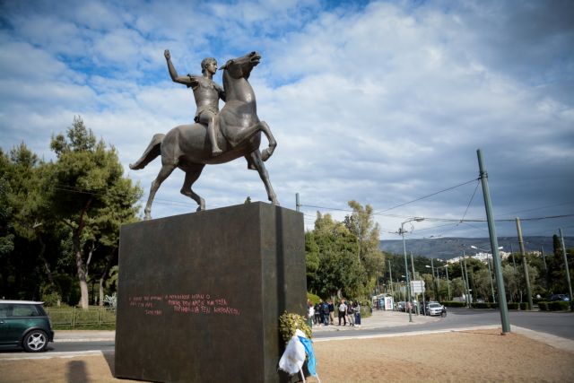 ΝΤΟΡΕΤΑ ΠΕΠΠΑ: Ο ΜΕΓΑΣ ΑΛΕΞΑΝΔΡΟΣ, Ο ΚΟΛΟΚΟΤΡΩΝΗΣ ΚΑΙ ΟΙ… ΡΟΖ ΒΑΝΔΑΛΟΙ