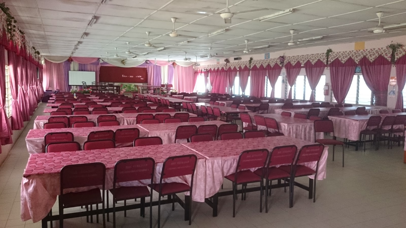 hiasan dewan makan asrama - Faith Welch