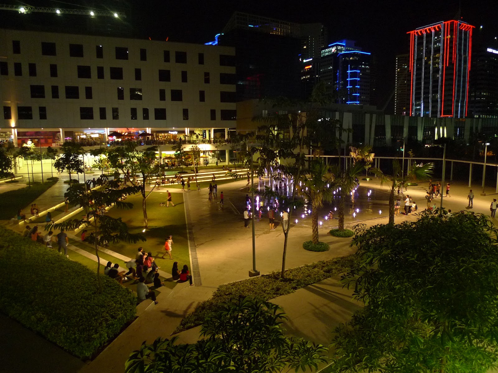 Philippines: 21st Century Parks: Bonifacio High Street Central Garden ...