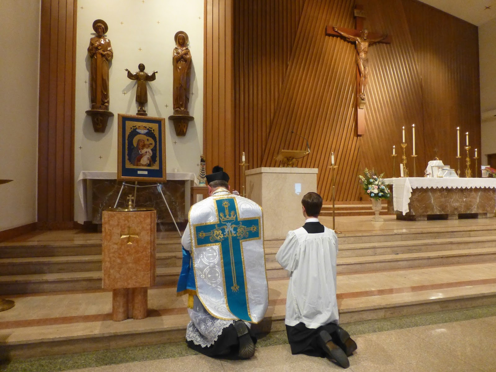 Knights of Columbus Latin Mass: Report: Rorate Mass, Consecration to ...