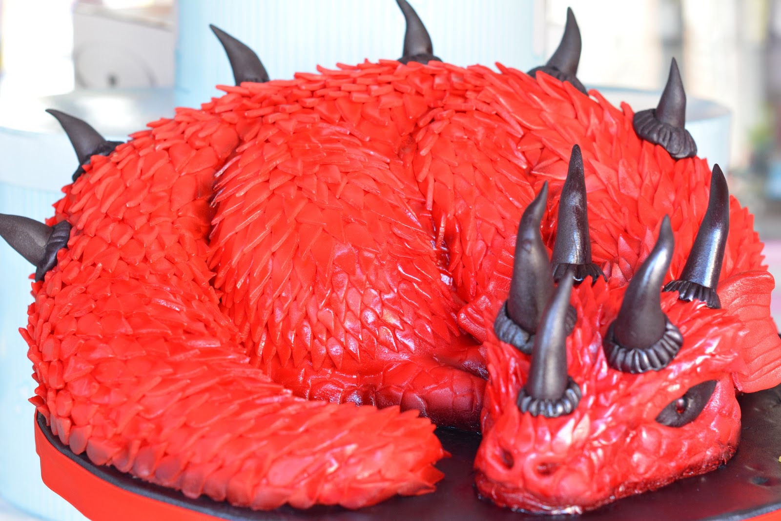 Medusa's Cakes: TARTA DRAGÓN ROJO / RED DRAGON CAKE