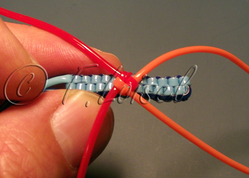 Vie-Pratique: Fusion de scoubidou à 4 fils