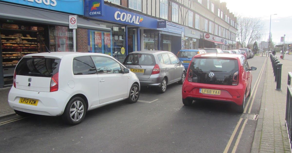 Ham Photos: LF68 YAA double parks for Greggs