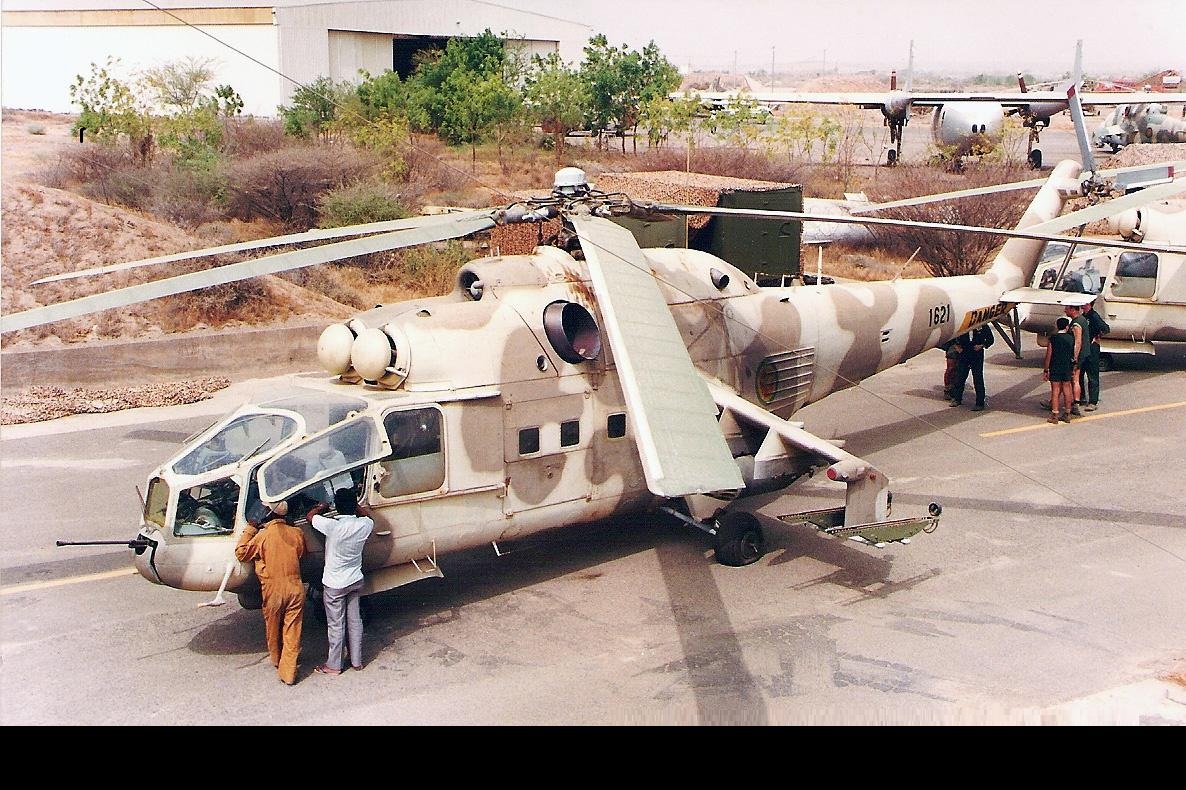FOTOARMAS.COM: Helicoptero MIL MI-24 Hind A. (Ethiopia)