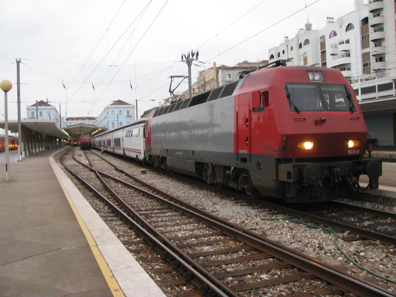 Apeadeiro das Virtudes: COMBOIO DE PASSAGEIROS MAIS COMPRIDO EM PORTUGAL