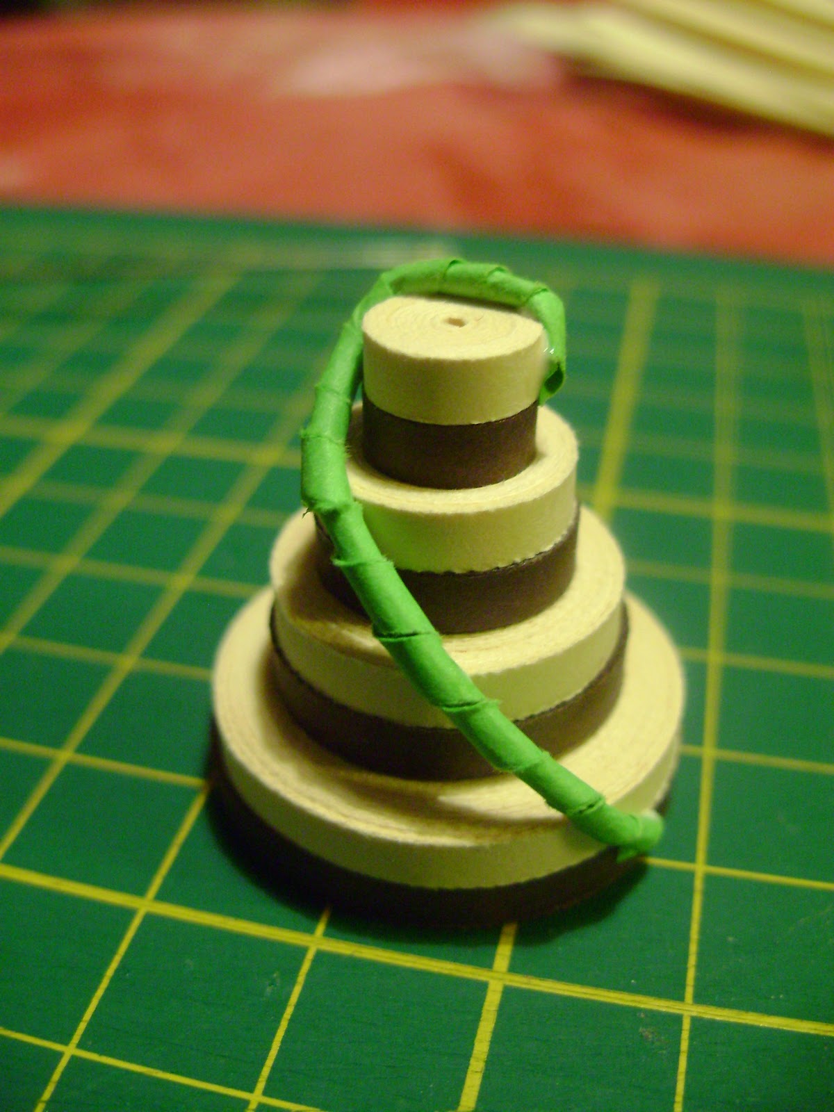 Quilling Me Softly: Quilled cake tutorial